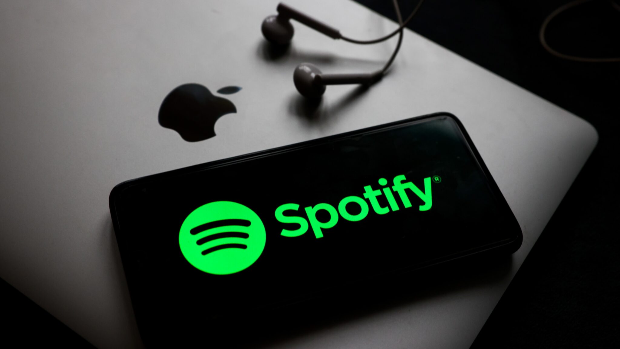 How Spotify Revolutionized the Music Industry: Lessons in Innovation ...